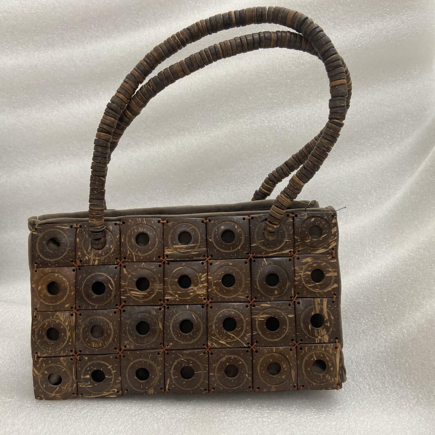 Handicrafts made from coconut shells - Coconut Product